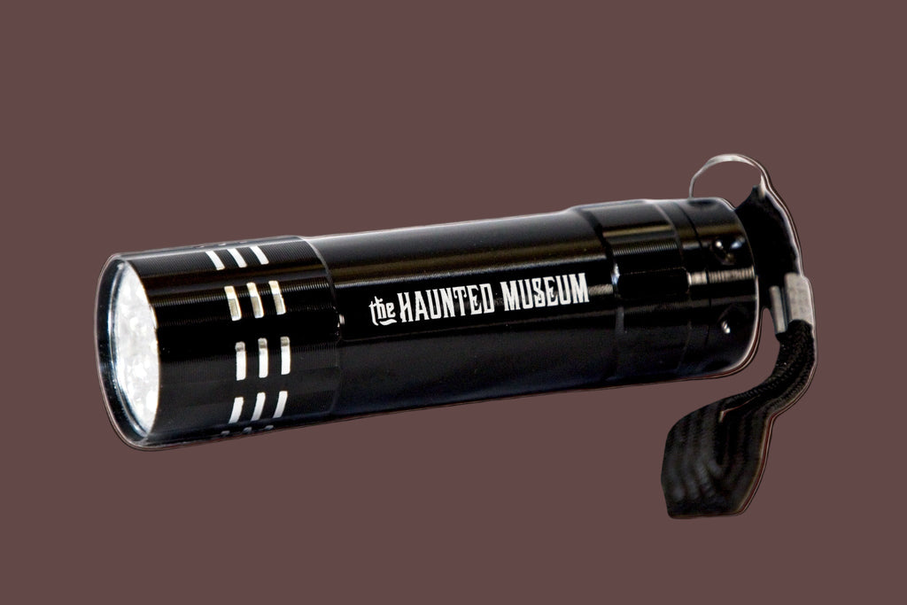 HM Flashlight – The Haunted Museum